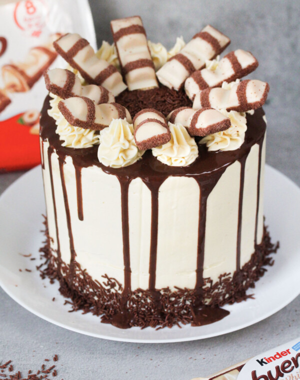 White Kinder Bueno Cake - Sims Home Kitchen