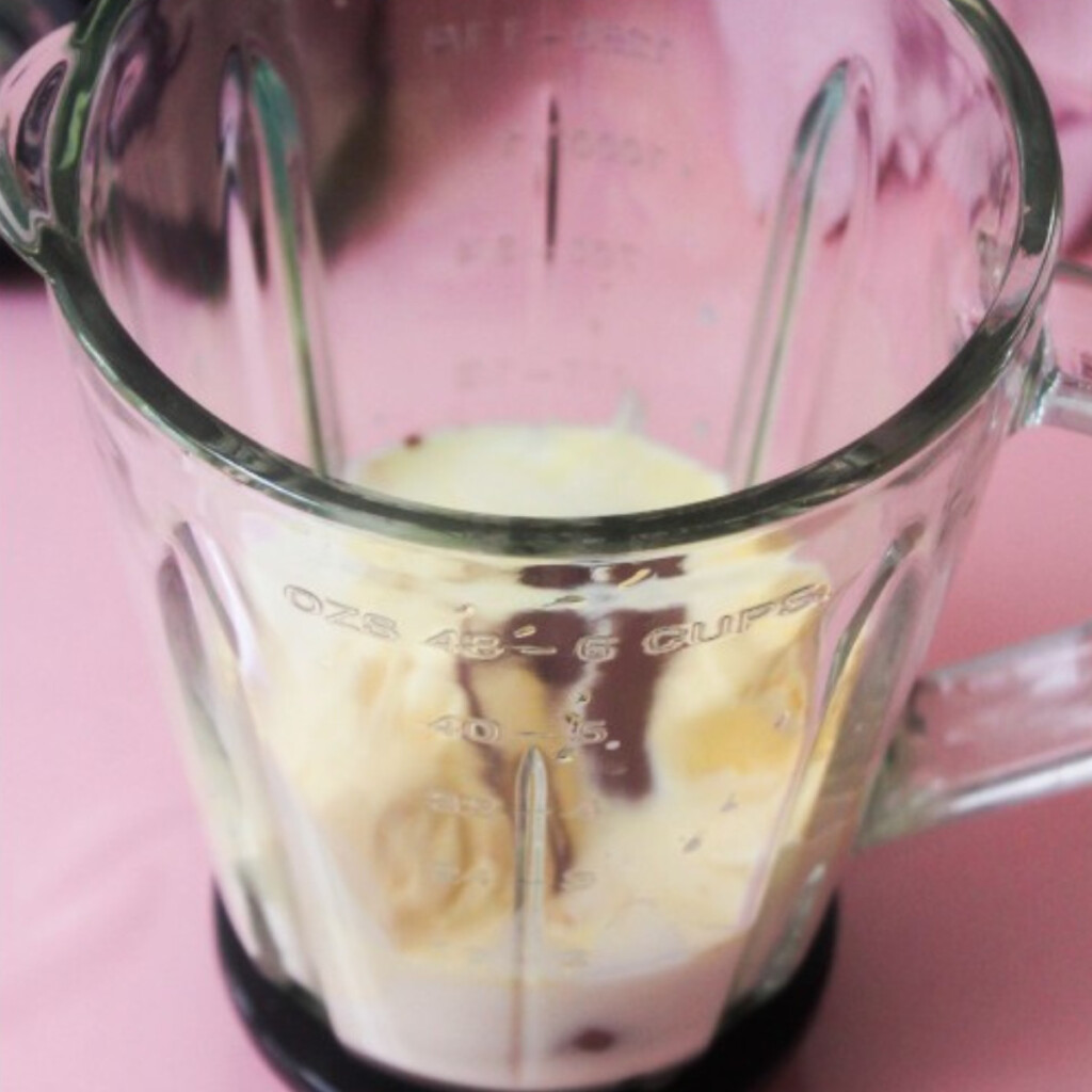 Easy Nutella Milkshake - Sims Home Kitchen