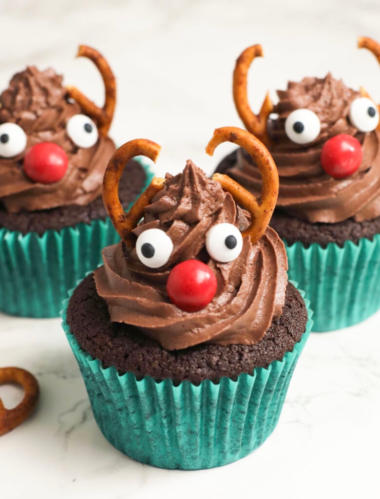 Christmas Chocolate Reindeer Cupcakes | Sims Home Kitchen