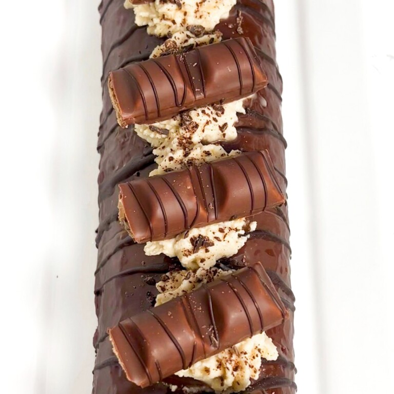 Kinder Bueno Cake Roll - Sims Home Kitchen