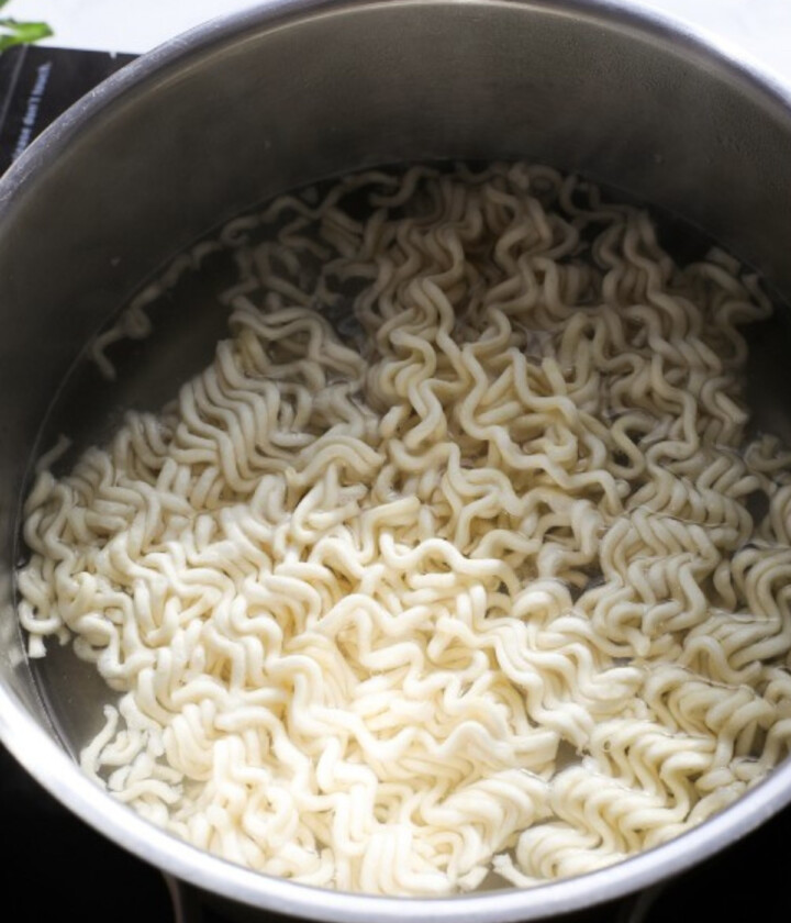 Viral Buldak Noodles - Sims Home Kitchen