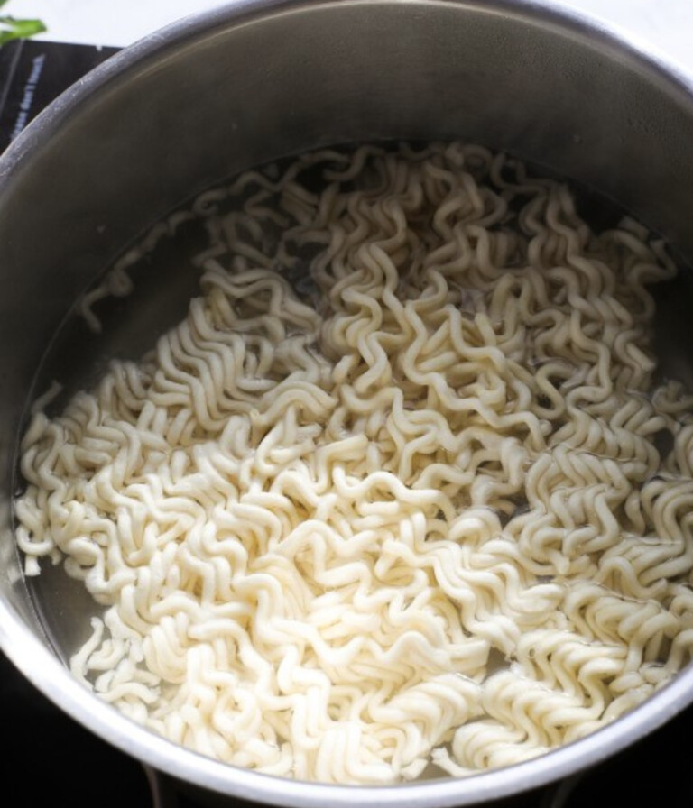 Viral Buldak Noodles - Sims Home Kitchen
