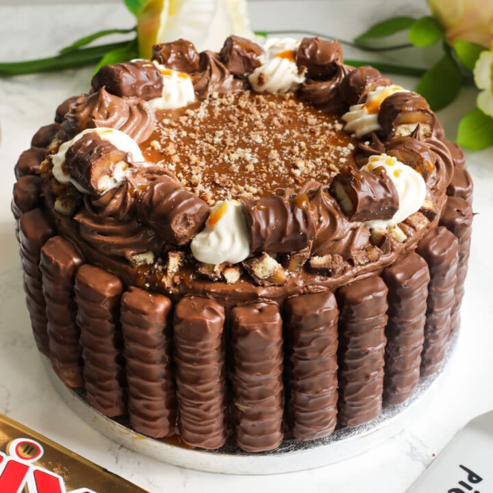 Easy Chocolate Kitkat Cake with Border - Sims Home Kitchen